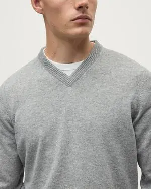 Johnstons Of Elgin Rory Light Classic Cashmere V-neck Jumper