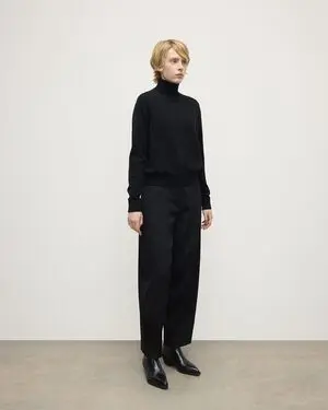 Johnstons Of Elgin Classic Cashmere Roll Neck Jumper - Black