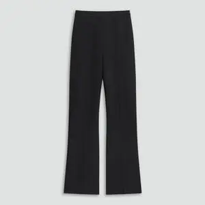Theory Kick Pant In Crepe Knit - Black