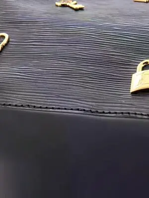 LOUIS VUITTON Love Lock Neonoe Bucket Bag