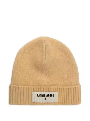 Patrizia Pepe Ribbed Beanie Hat With Logo Patch - Neutrals