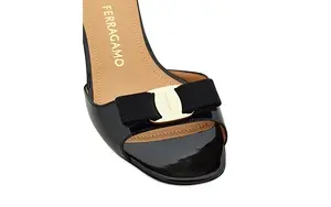 FERRAGAMO Leather Heeled Sandals - Nero