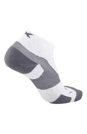 2xu Vectr Light Cushion 1/4 Crew Socks White/grey