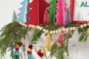 CAROL & FRANK Color Bottle Brush Tree Garland