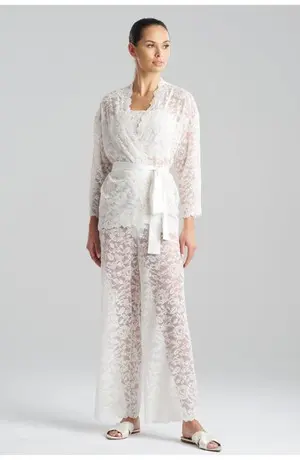 Natori Peony Lace Wrap - Warm White
