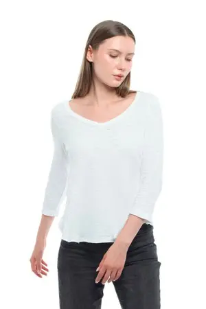 WILT CLOTHING 3/4 Sleeve V-neck Shirttail Tee With Raw Hem - White