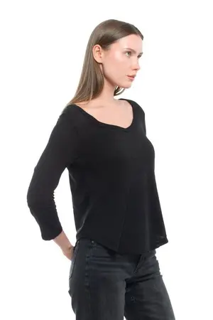 WILT CLOTHING 3/4 Sleeve V-neck Shirttail Tee With Raw Hem - White