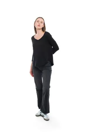 WILT CLOTHING 3/4 Sleeve V-neck Shirttail Tee With Raw Hem - White