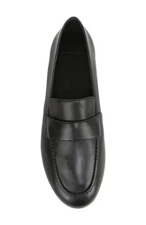 Vince Tommi Leather Loafer - Black