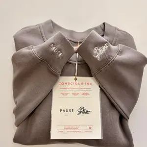 CONSCIOUS INK Pause Be Present Manifest Sweatshirt With Ink - Faded Grey