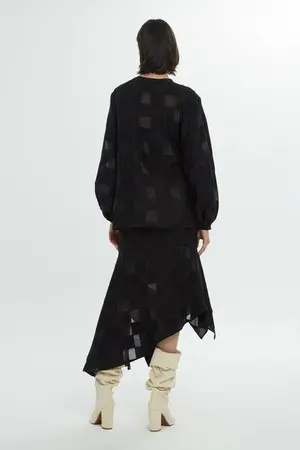 GIZIA V-neck Long Sleeve Blouse