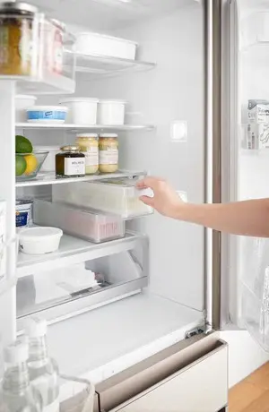 YAMAZAKI Divided Fridge Colander With Lid