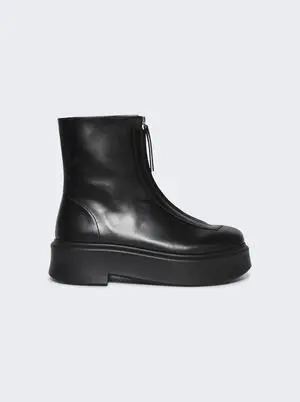 THE ROW Zipped Boots - Black