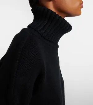 Extreme Cashmere N°434 Cashmere Turtleneck Sweater - Black