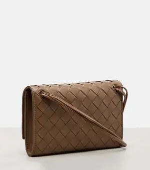 Bottega Veneta Andiamo Intrecciato Leather Clutch - Brown