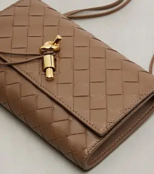 Bottega Veneta Andiamo Intrecciato Leather Clutch - Brown