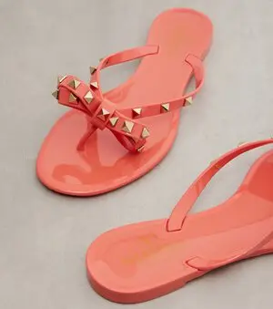 Valentino Garavani Rockstud Thong Sandals - Pink