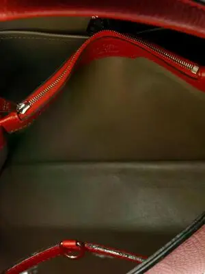 LOUIS VUITTON Capucines Mm Satchel - Red