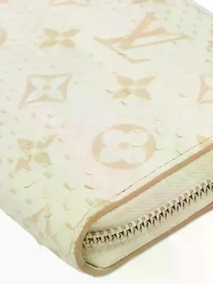 LOUIS VUITTON Zippy Wallet - White