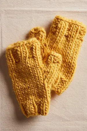 HJK STUDIO Hand-Knitted Fingerless Mittens Honey