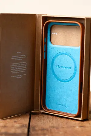 BLUEBONNET The Minimalist Iphone 17 Pro Leather Magsafe Case