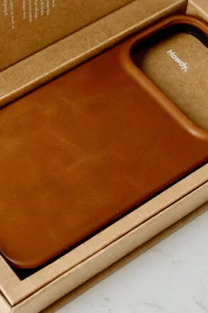 BLUEBONNET The Minimalist Iphone 17 Pro Leather Magsafe Case