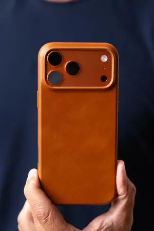 BLUEBONNET The Minimalist Iphone 17 Pro Leather Magsafe Case
