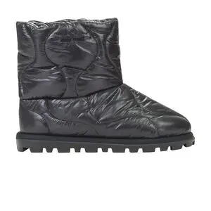 Black snow boots
