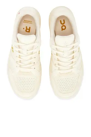 On The Roger Clubhouse Ace Sneakers - Ivory & Dew