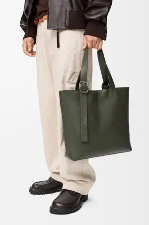 Loewe Loop Zipped Tote In Grained Calfskin - Dark Khaki
