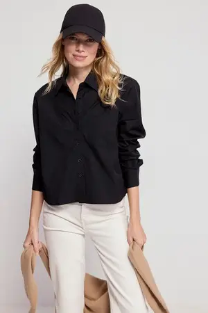 THE SHIRT BY ROCHELLE BEHRENS The Long Sleeve Boxy Crop