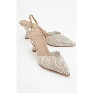 PROLOGUE SHOES Pointed-toe Pumps - Gold