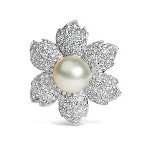 HAUS OF BRILLIANCE 18k Gold, Diamond, And Pearl Floral Brooch - White