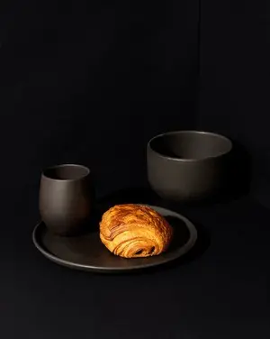 GHARYAN STONEWARE Minimalist Dinnerware Set - Black
