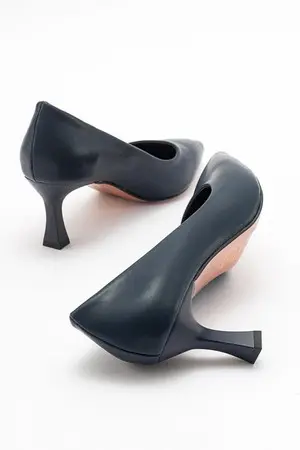 PROLOGUE SHOES Pedra Pointed Toe Pump - Navy