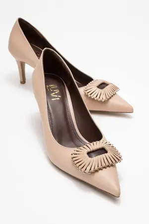 PROLOGUE SHOES Buckle Pointed-toe Pumps - Beige