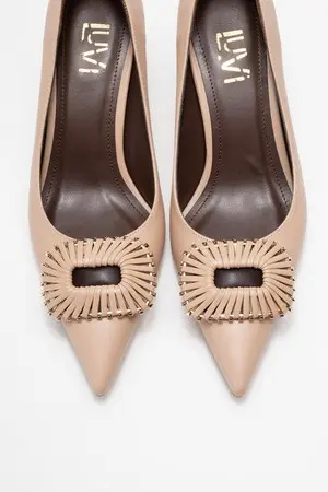 PROLOGUE SHOES Buckle Pointed-toe Pumps - Beige