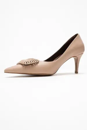 PROLOGUE SHOES Buckle Pointed-toe Pumps - Beige