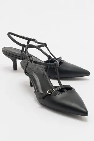 PROLOGUE SHOES Pointed-toe T-bar Pumps - Black