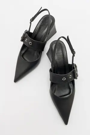 PROLOGUE SHOES Nepido Pointed Toe Block Heel Pumps - Black