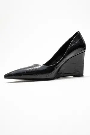PROLOGUE SHOES Puera Pointed Toe Wedge Pump - Black Printed