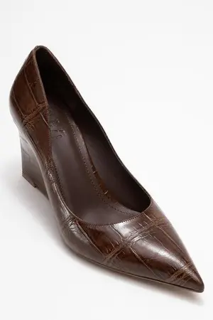 PROLOGUE SHOES Puera Pointed Toe Wedge Pump - Brown Printed