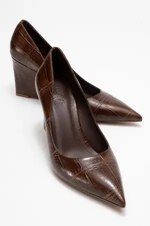 PROLOGUE SHOES Puera Pointed Toe Wedge Pump - Brown Printed