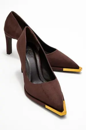 PROLOGUE SHOES Liora Pointed Toe Pump - Brown Suede