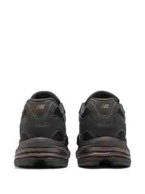 NEW BALANCE 2010 Logo-patch Sneakers - Black