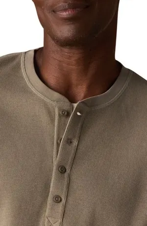 THE NORMAL BRAND Vintage Thermal Mountain Henley - Moss