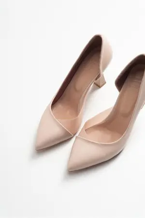 PROLOGUE SHOES Ursula Pointed Toe Pump - Nude