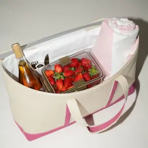 MODERN PICNIC Tote Bag