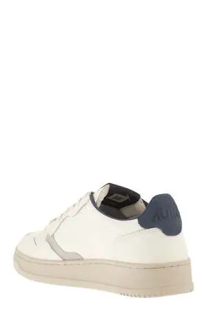 AUTRY Medalist Low Leather Trainers