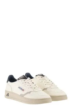 AUTRY Medalist Low Leather Trainers
